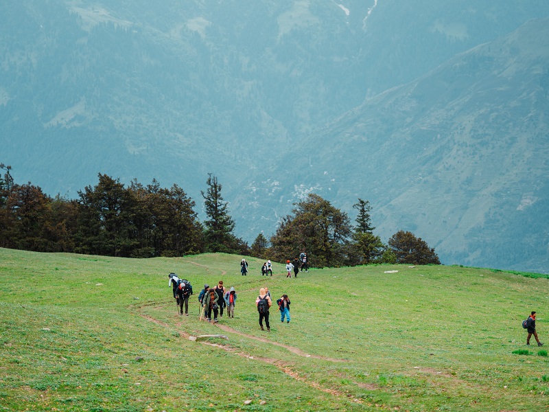 Trekking to Manali Camp | Manali Trekking Packages | Voyagers Adventure